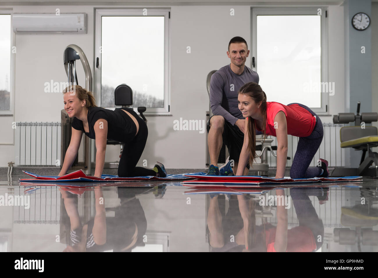 Woman step class hi-res stock photography and images - Alamy