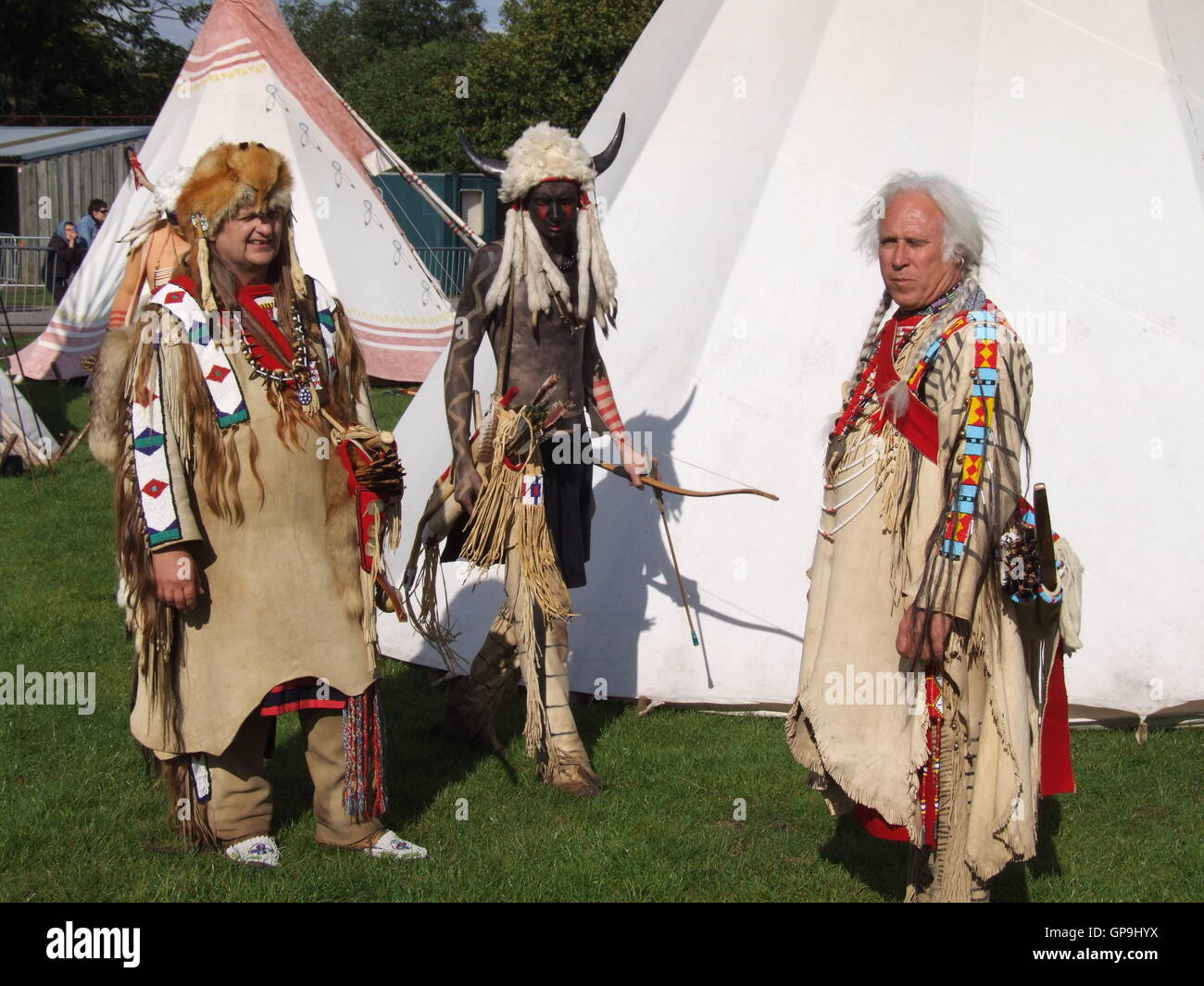 Buffalo horns teepee bow and arrow hi-res stock photography and images ...