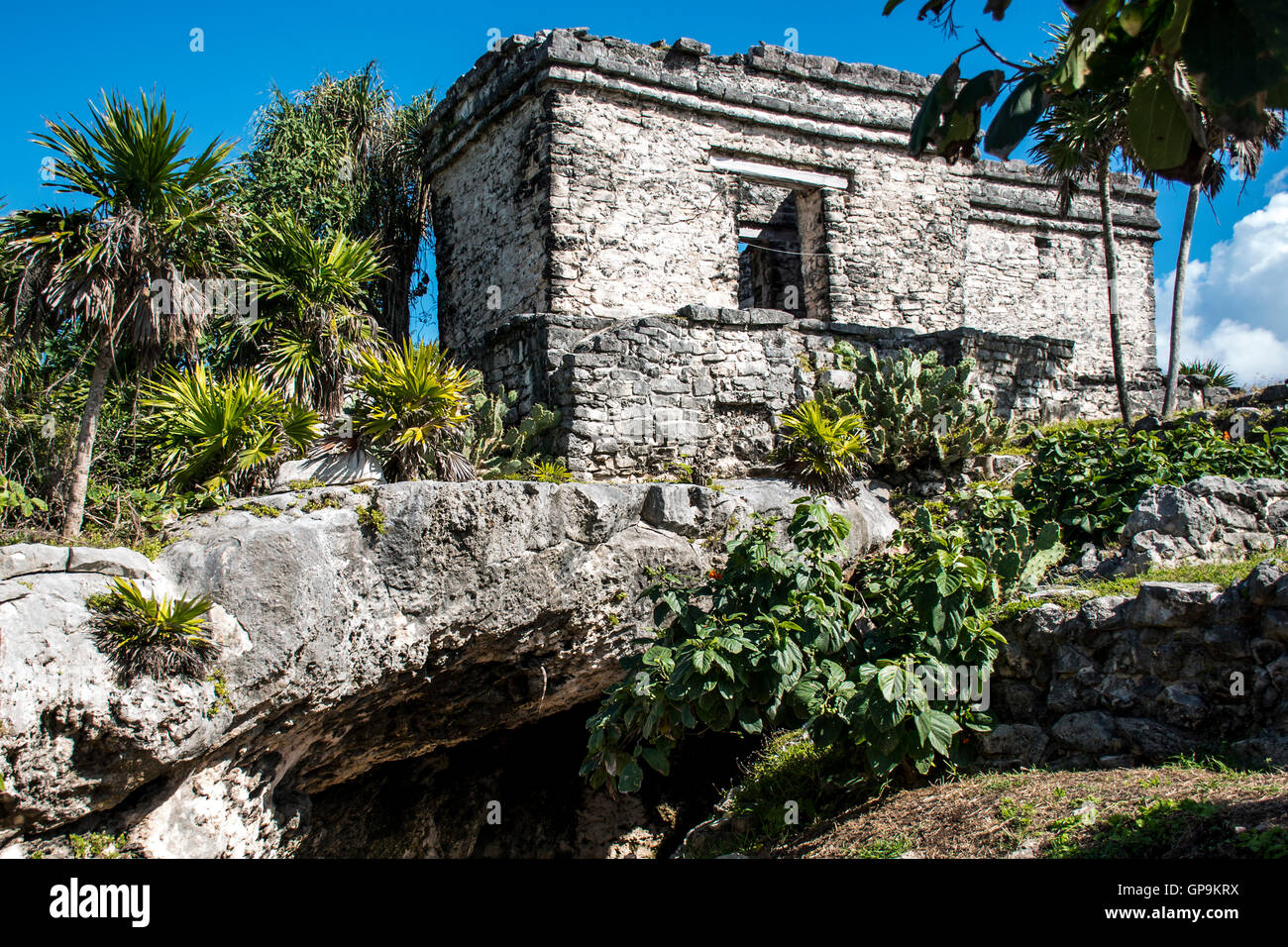 Mexico yucatan Tulum maya ruins Temple Oceanside Stock Photo - Alamy