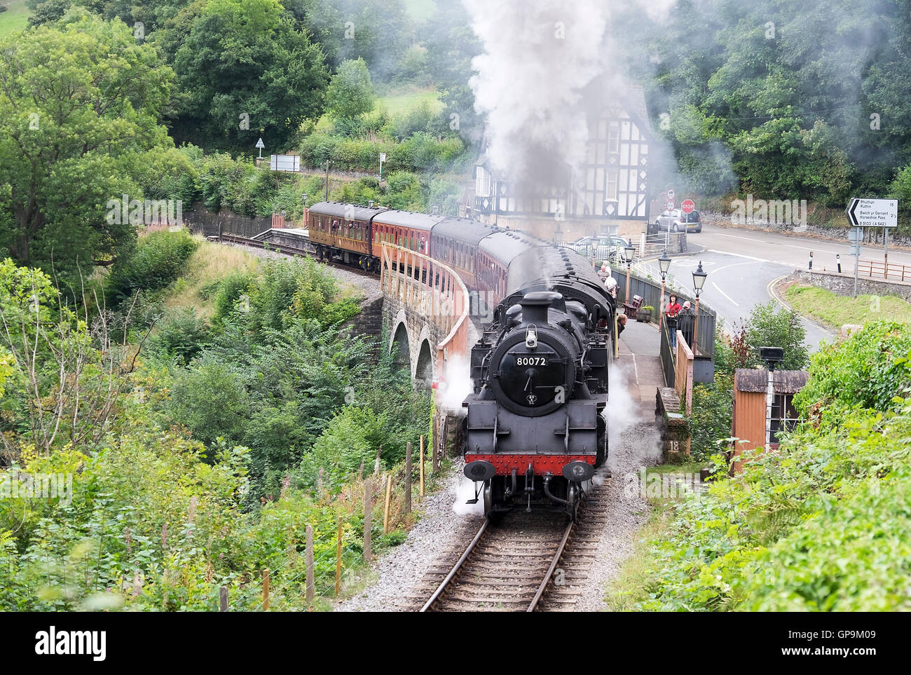 Steam Train at Corwen Station on the Llangollen Heritage Railway Stock ...