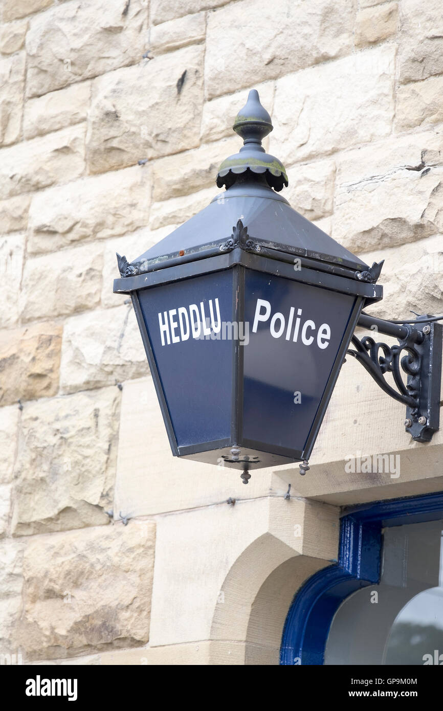 Police Station Sign in English and Welsh Stock Photo - Alamy