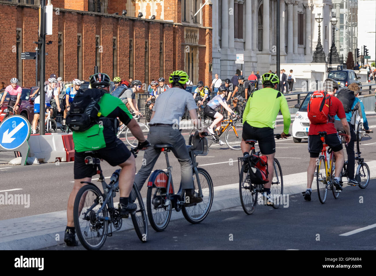 Cyclists on Cycle Superhighway 3, Cycleway 3 near the Blackfriars ...