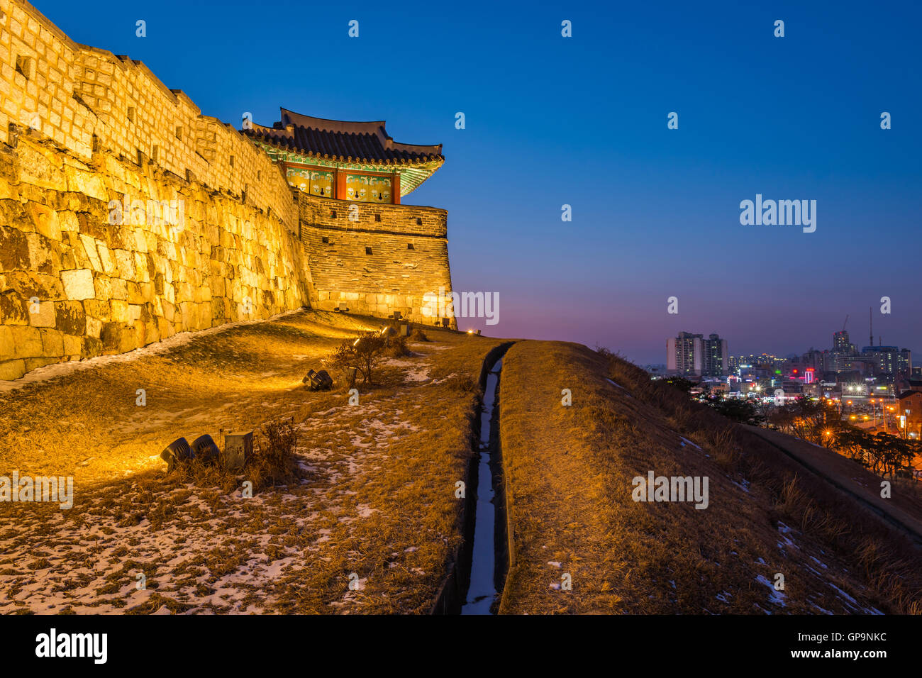 Suwon station hi-res stock photography and images - Alamy