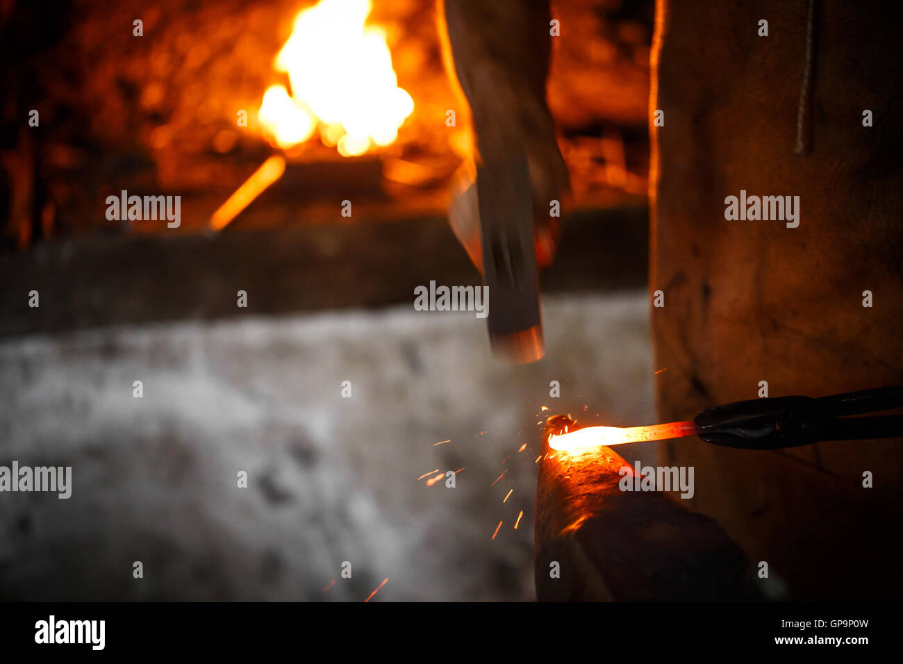 Forging with sparks hi-res stock photography and images - Alamy