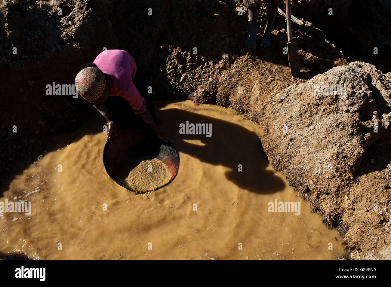 Girl panning for gold ( Madagascar Stock Photo - Alamy