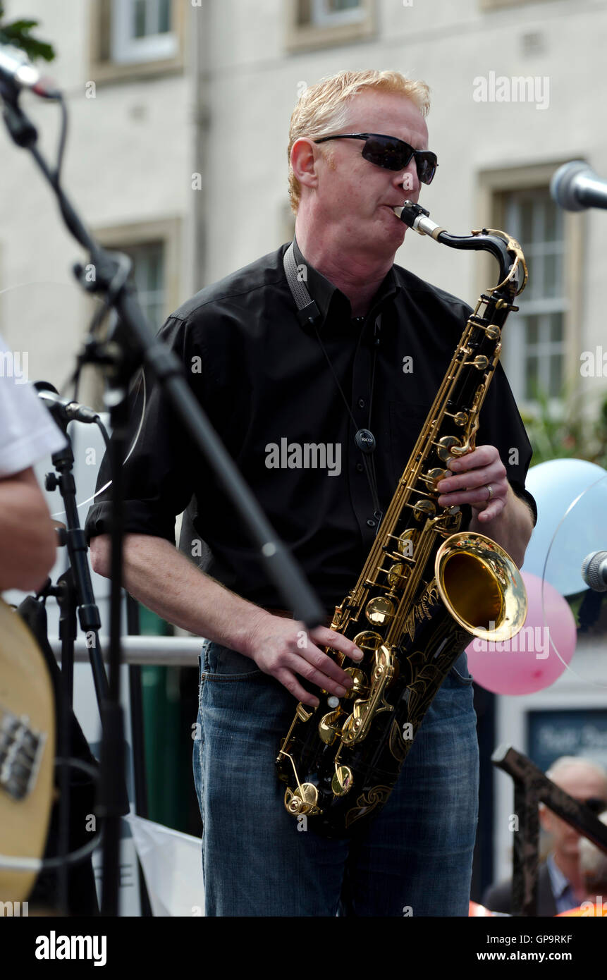 Sax player hi-res stock photography and images - Alamy