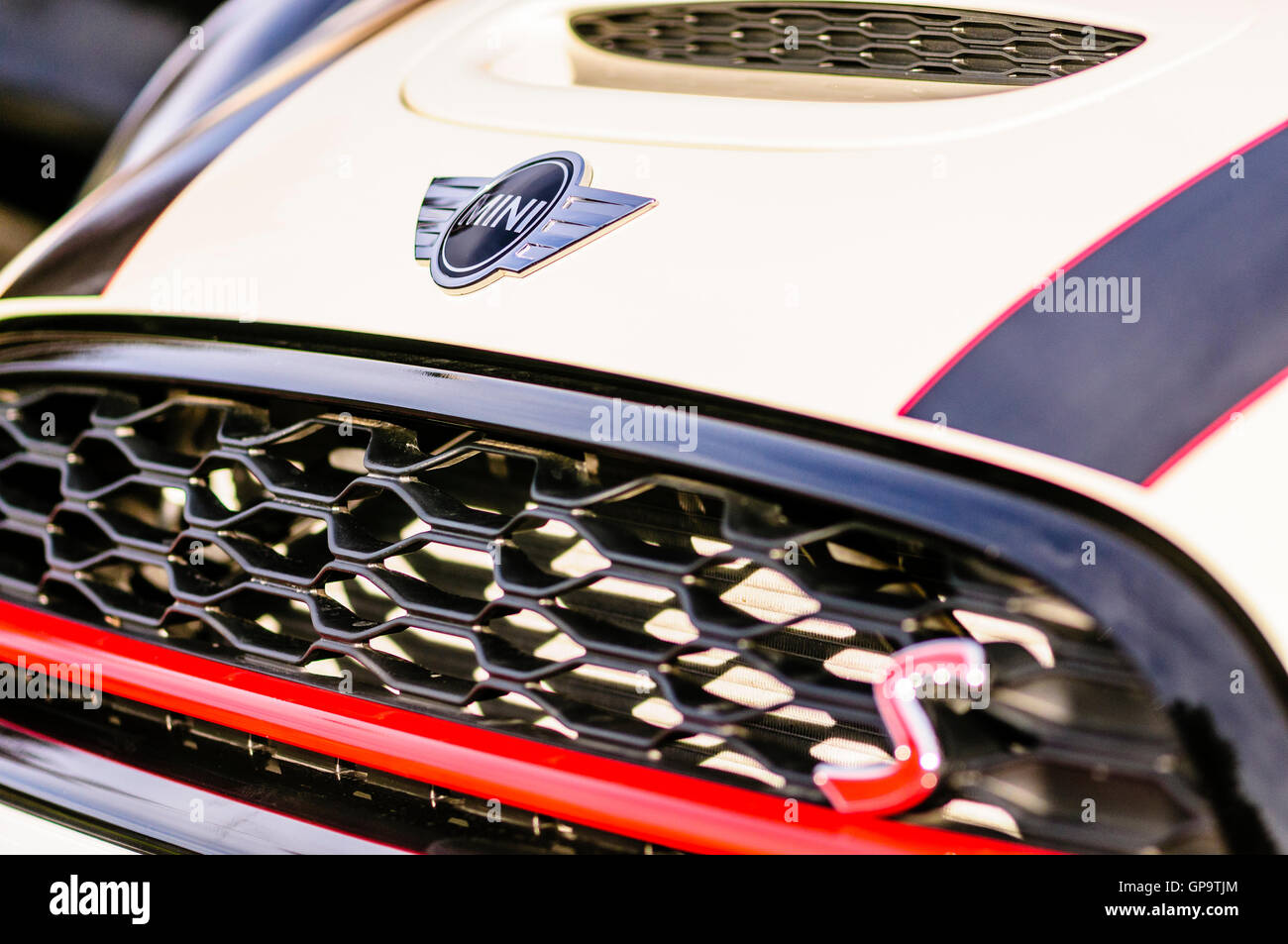Mini cooper badge hi-res stock photography and images - Alamy