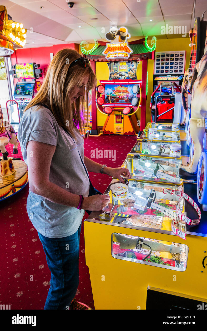 2p drop machines hi-res stock photography and images - Alamy