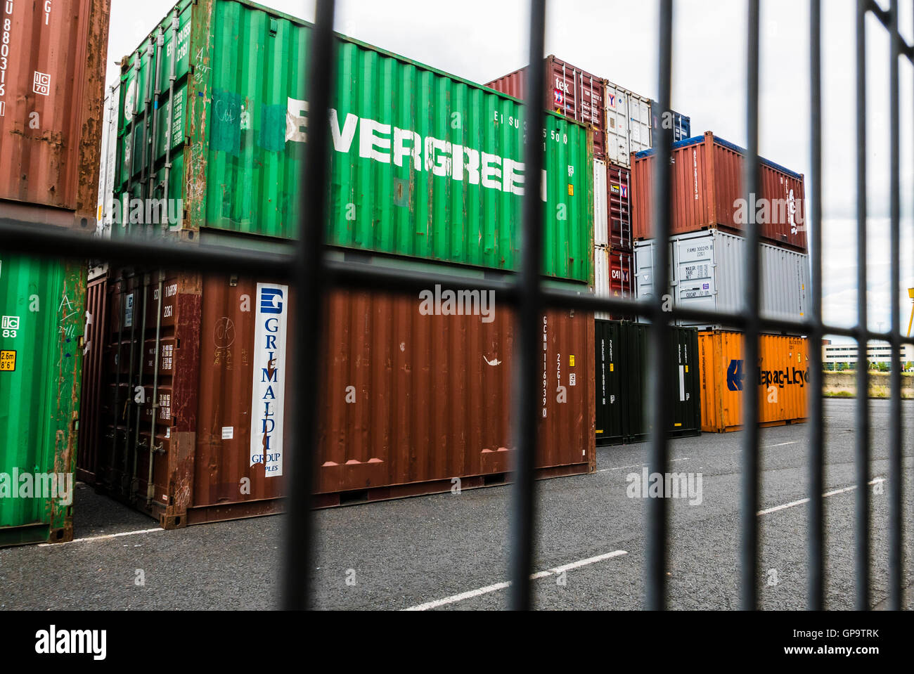 Cargo containers behind fence hi-res stock photography and images - Alamy
