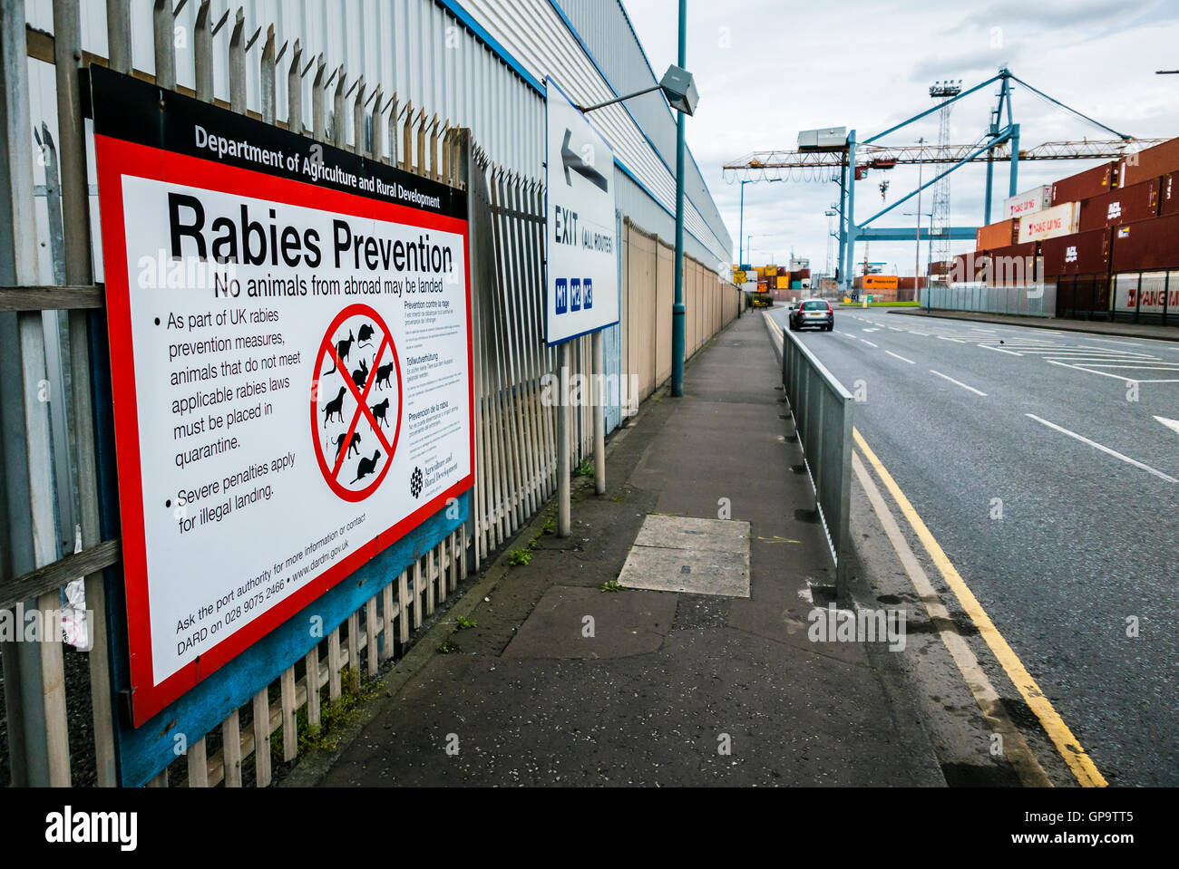 Rabies harbour sign hi-res stock photography and images - Alamy