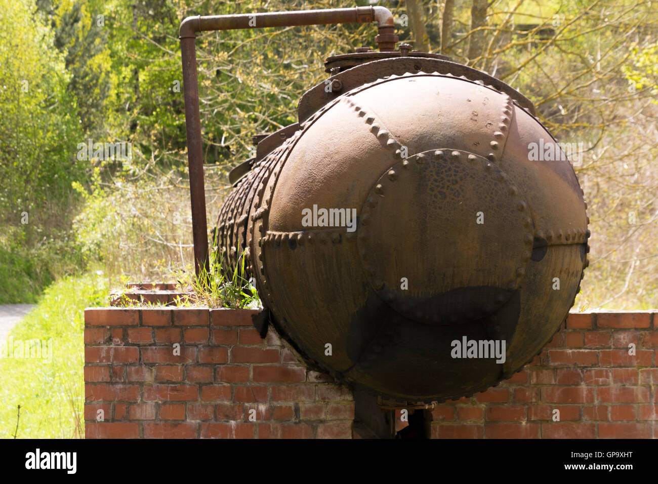 Oil tank rivets hi-res stock photography and images - Alamy