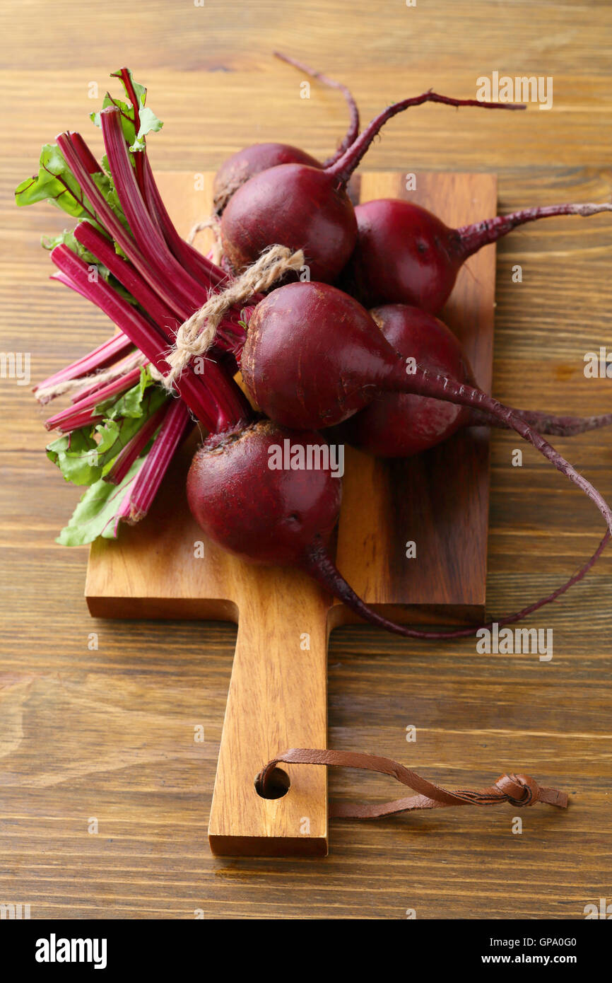 Bunch of raw beetroots on wood, food close-up Stock Photo - Alamy