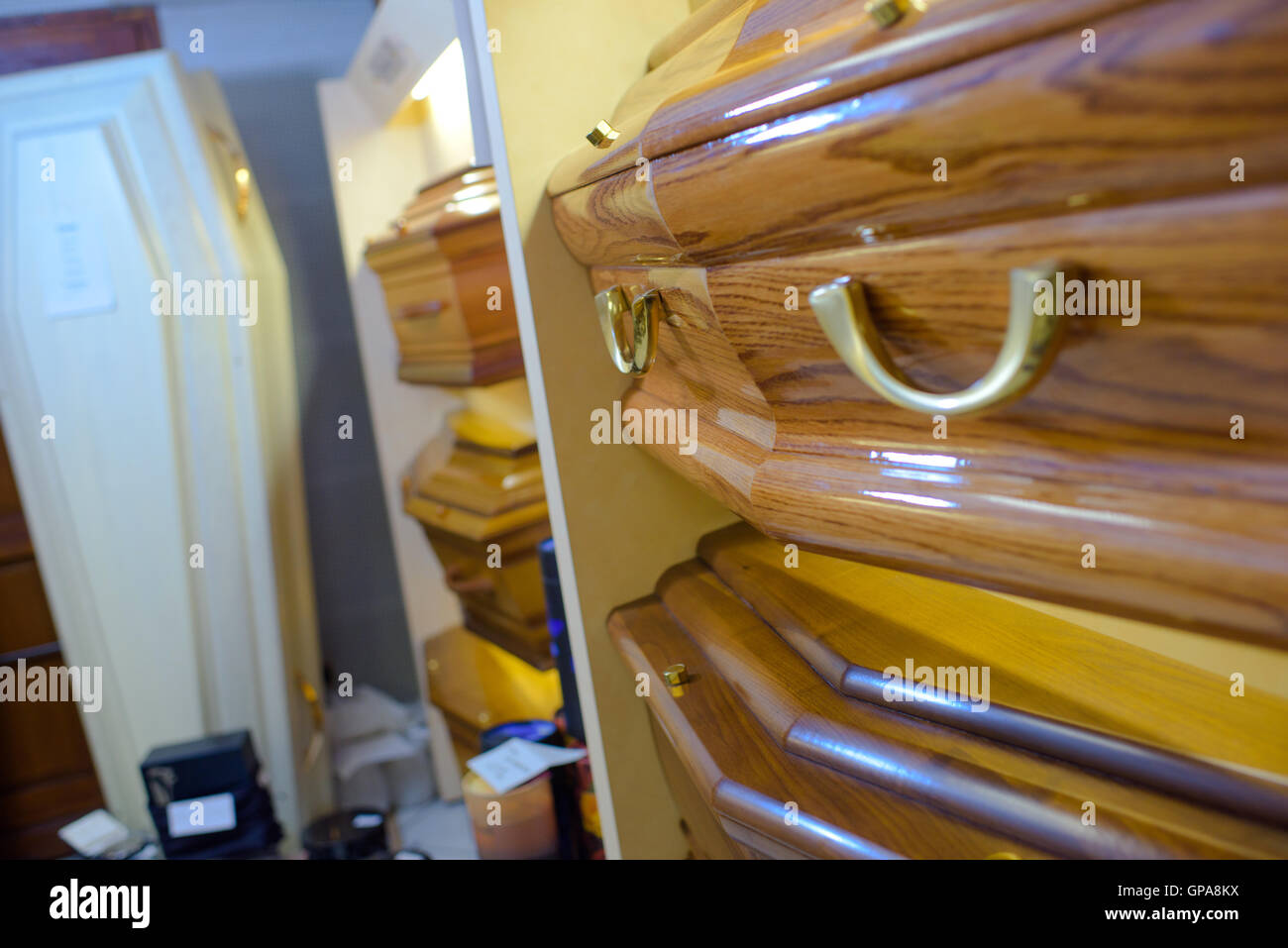 Coffin shop hi-res stock photography and images - Alamy