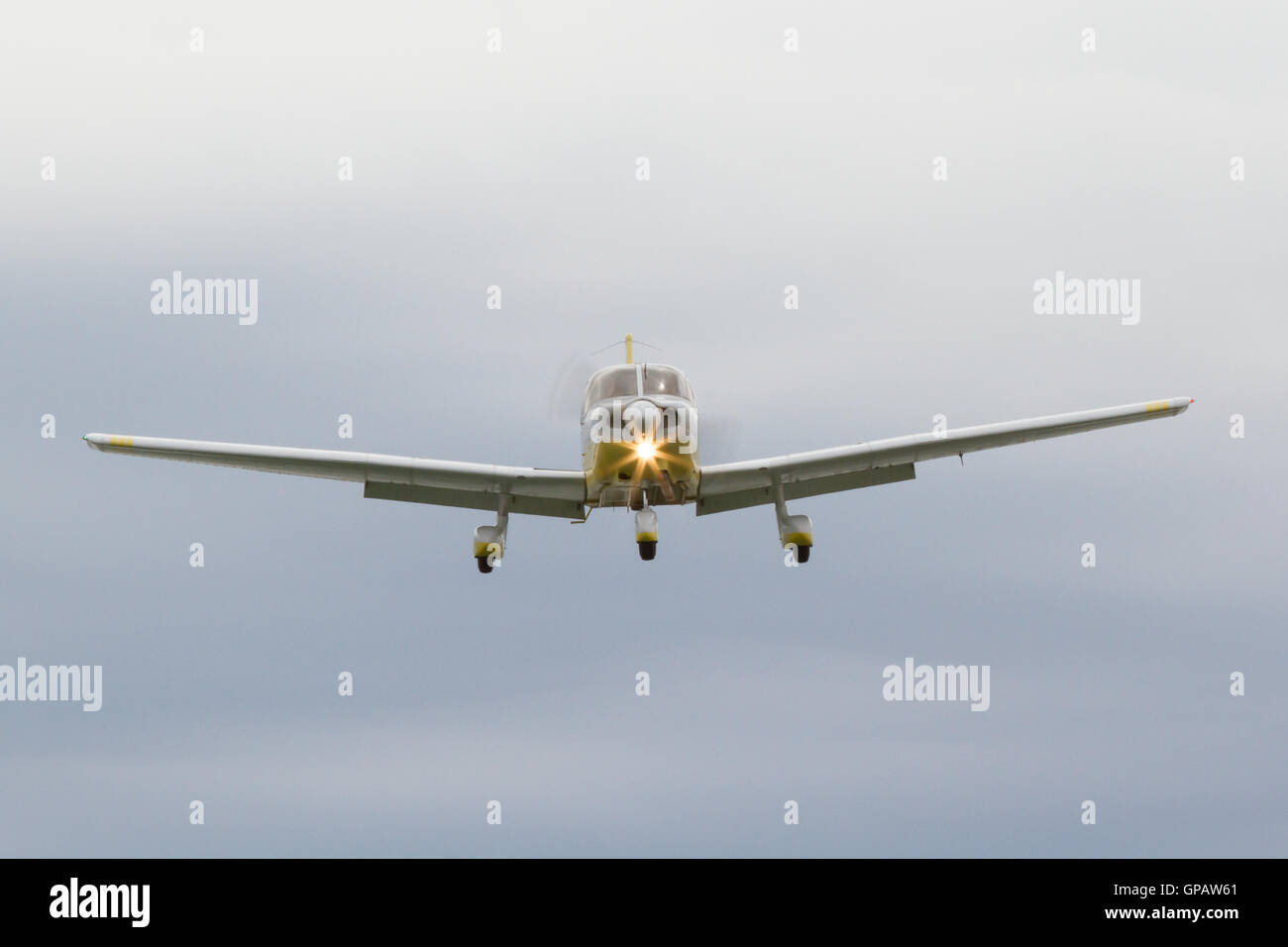 Small plane on approach Stock Photo - Alamy