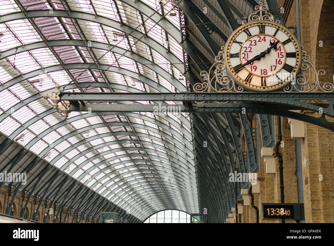 Train station clock uk hi-res stock photography and images - Alamy