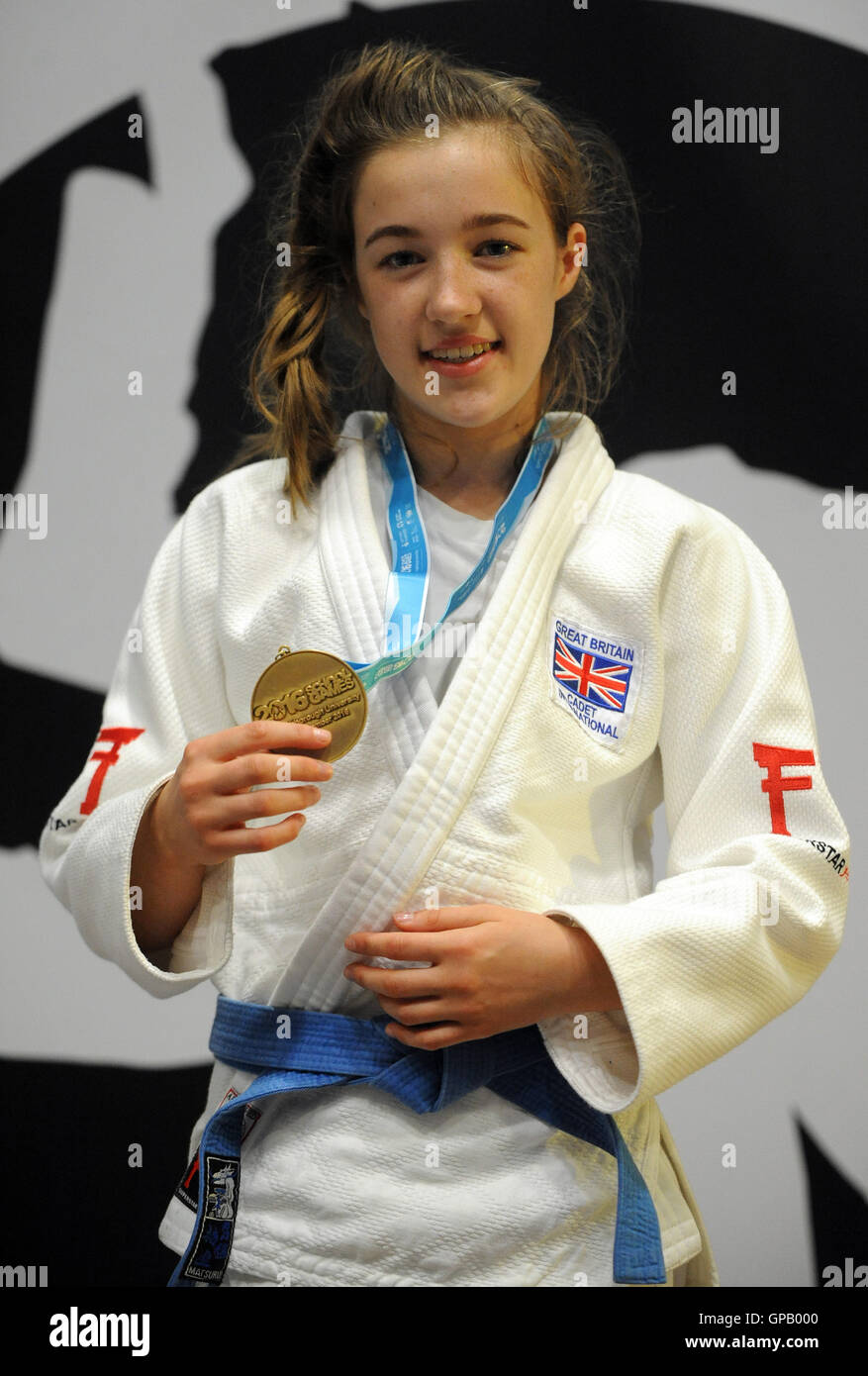 England's Sam Gipp with her gold medal for the under 44kg women's Judo ...