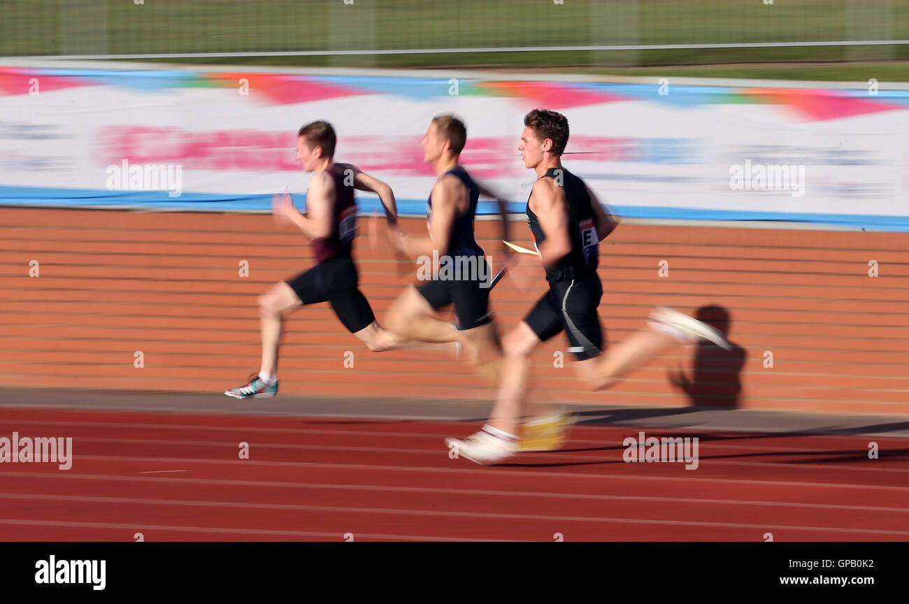 Boys 4 x 400m relay hi-res stock photography and images - Alamy