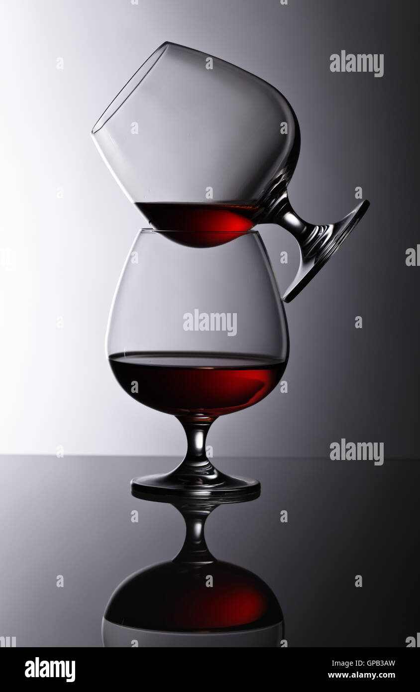 Two snifters of brandy on the reflective background Stock Photo - Alamy