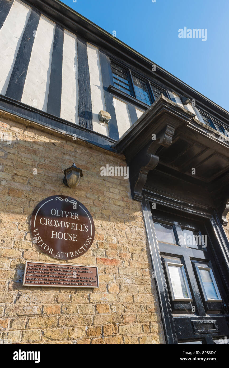 Oliver Cromwell House, view of a plaque beside the entrance to the ...