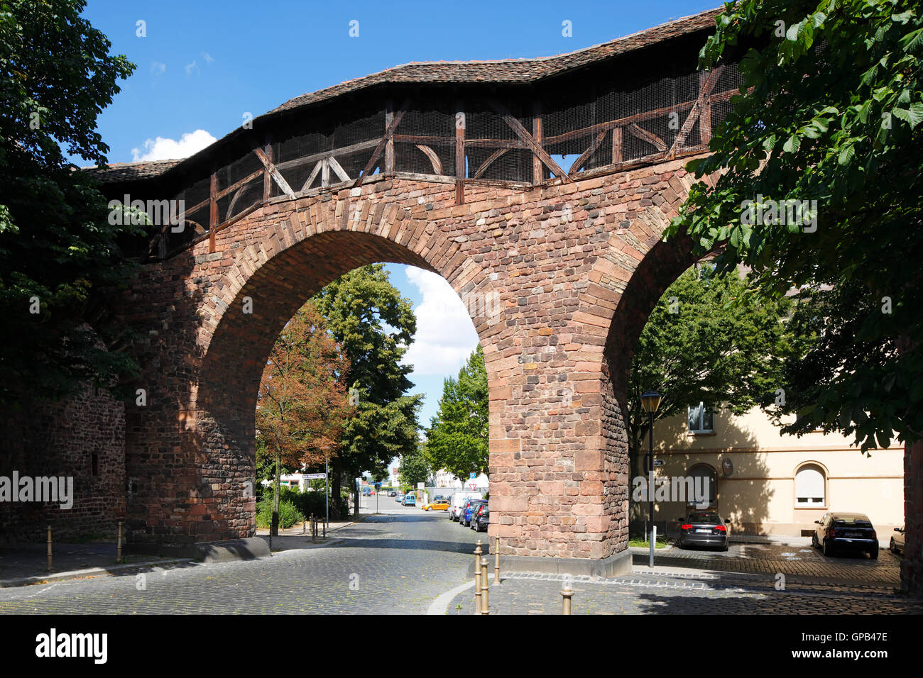 Stadtmauer mit Wehrgang und Raschitor in Worms, Rhein, Rheinland-Pfalz ...