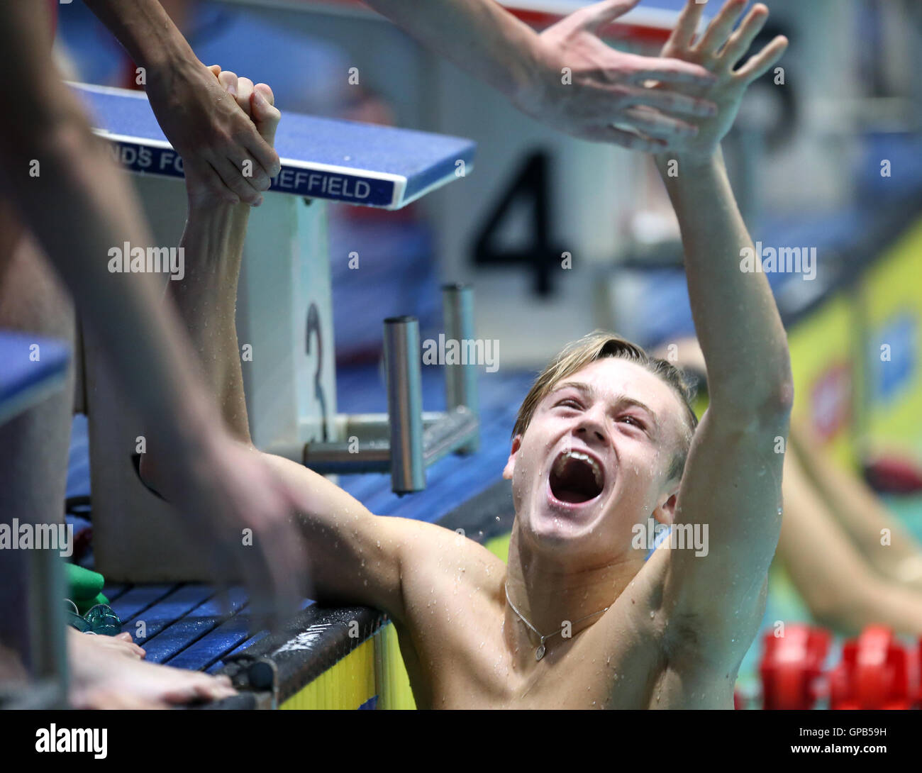 Ireland's Robbie Powell celebrates winning the Men's 400m Frestyle Team ...