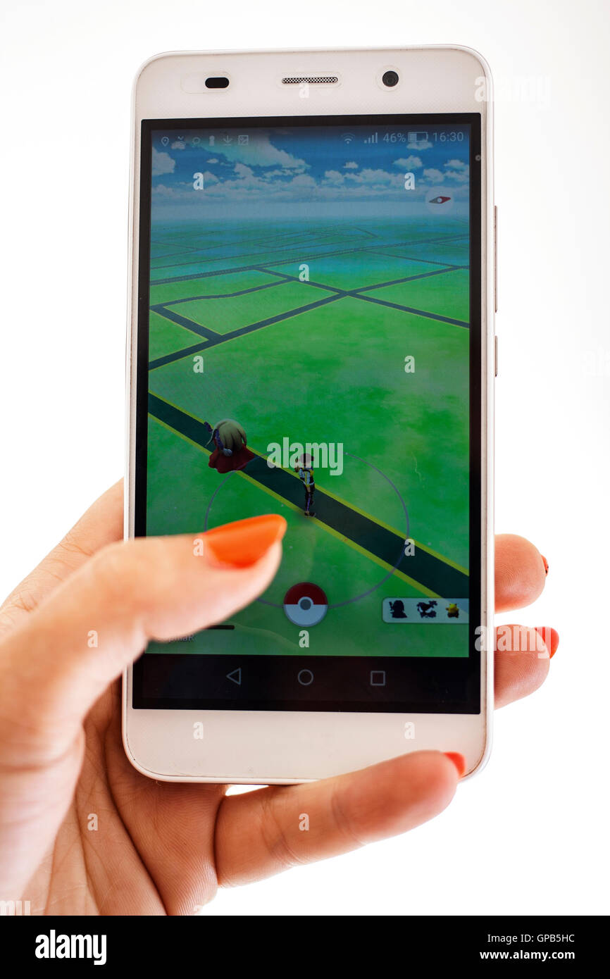 pokemon go, pokémon,ball,pokeball,white,isolated,background,woman,hand ...