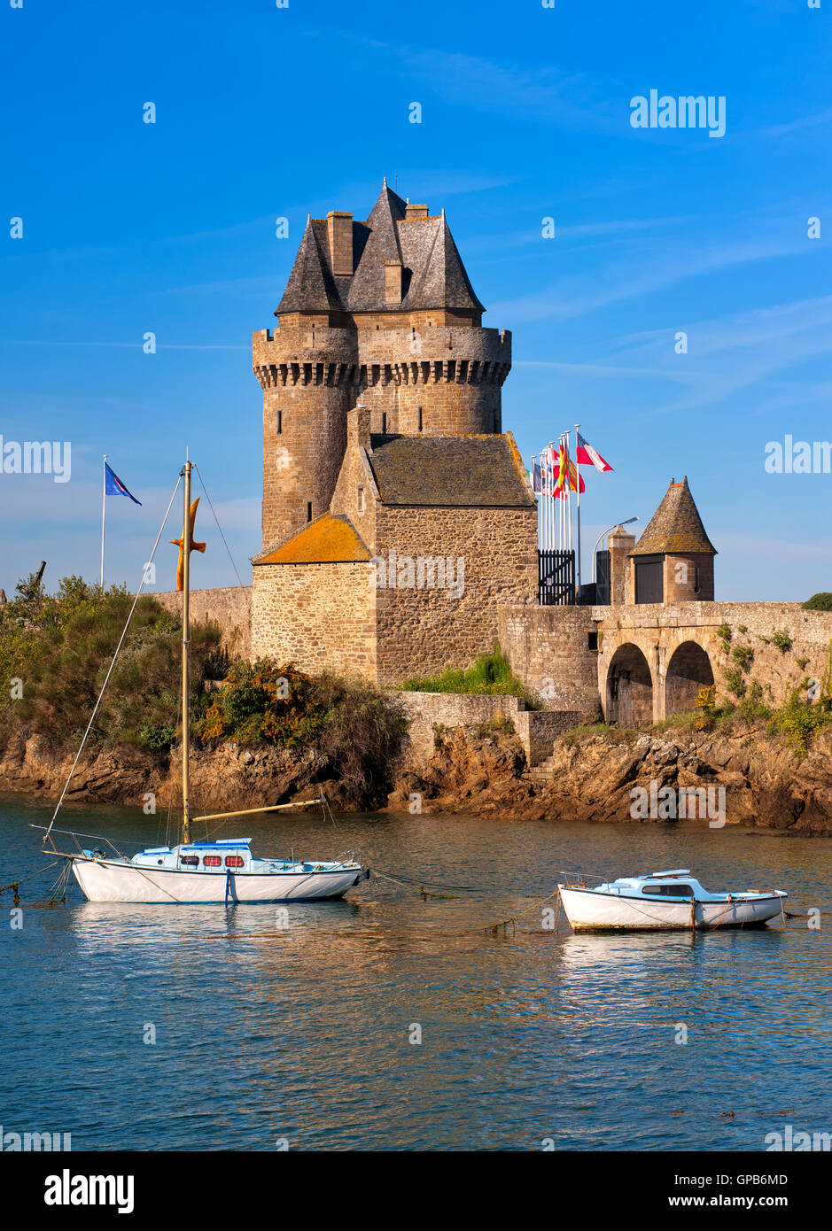 Medieval fortified tower hi-res stock photography and images - Alamy