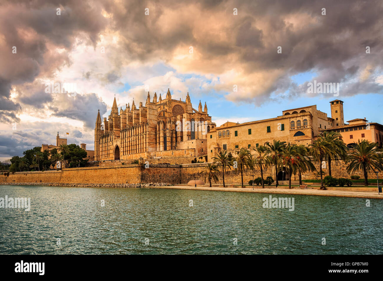 Sunset over medieval gothic La Seu, the cathedral of Palma de Mallorca ...
