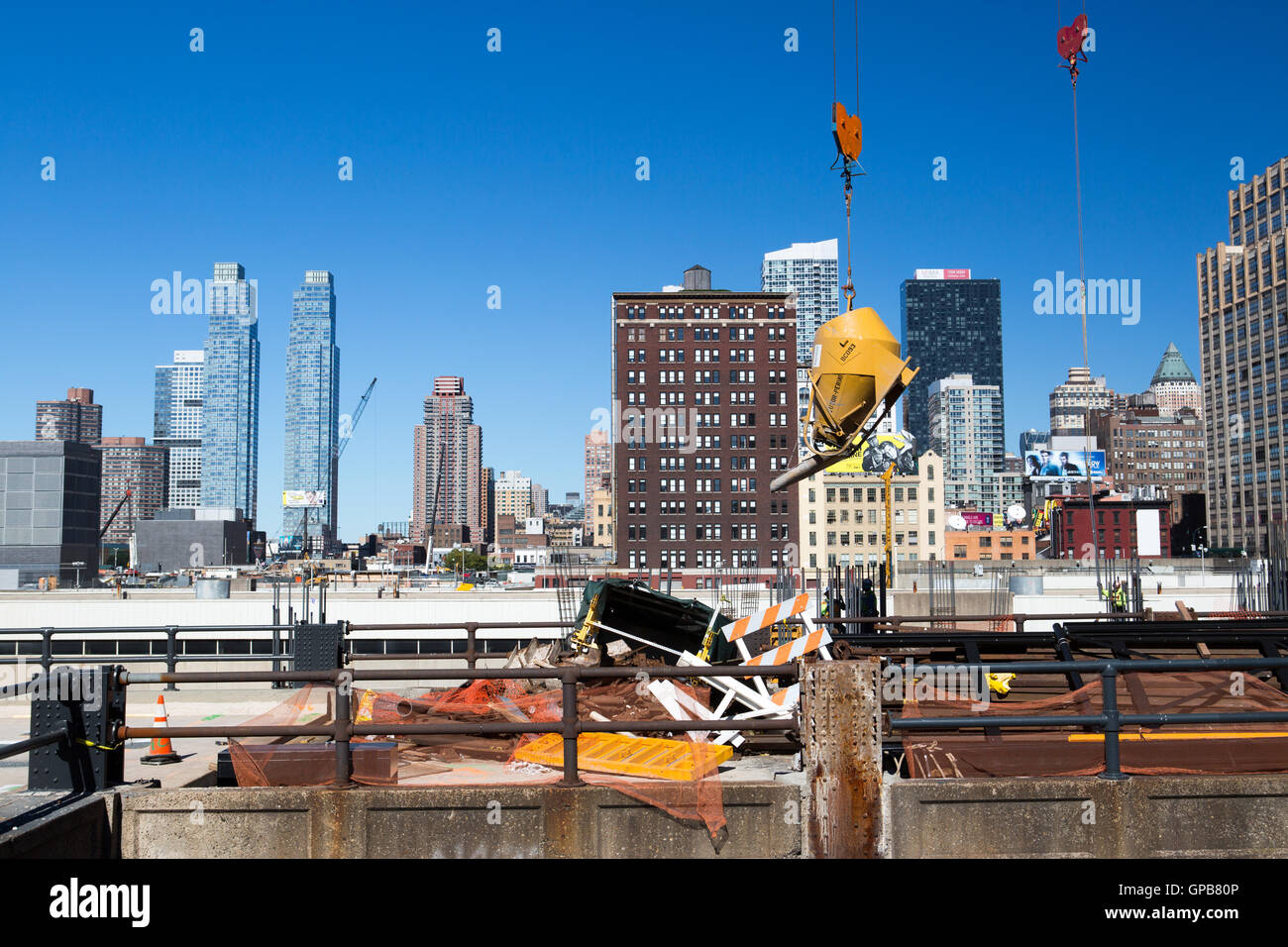 New York City buildings under construction next to the High Line Stock ...