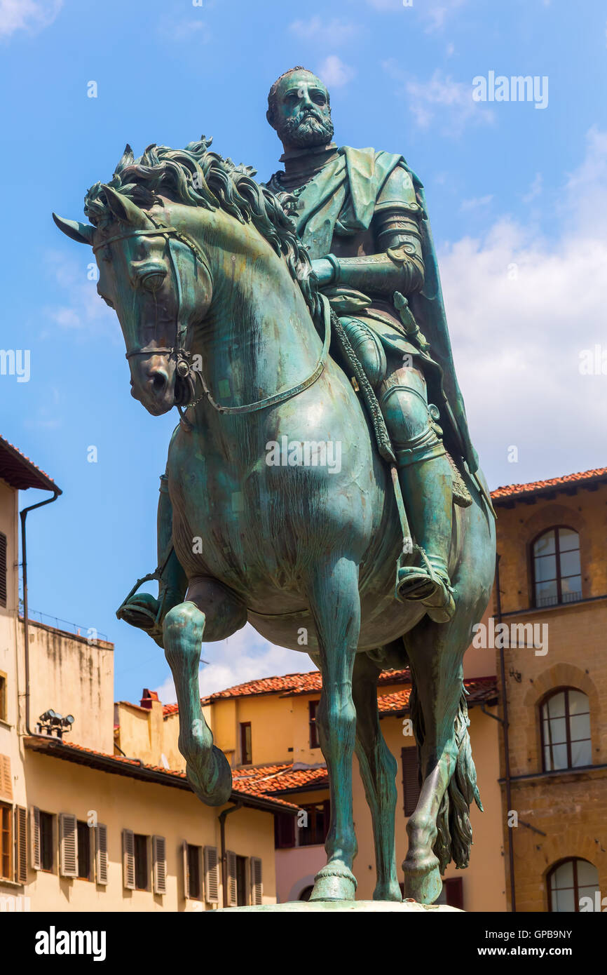 statue of Cosimo I on the Piazza della Signoria in Florence, Italy ...
