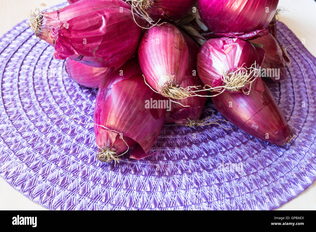 The sweet red onion of tropea hi-res stock photography and images - Alamy