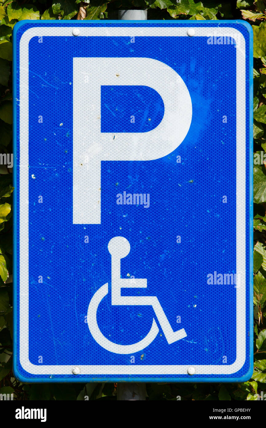Parking sign for disable people Stock Photo - Alamy