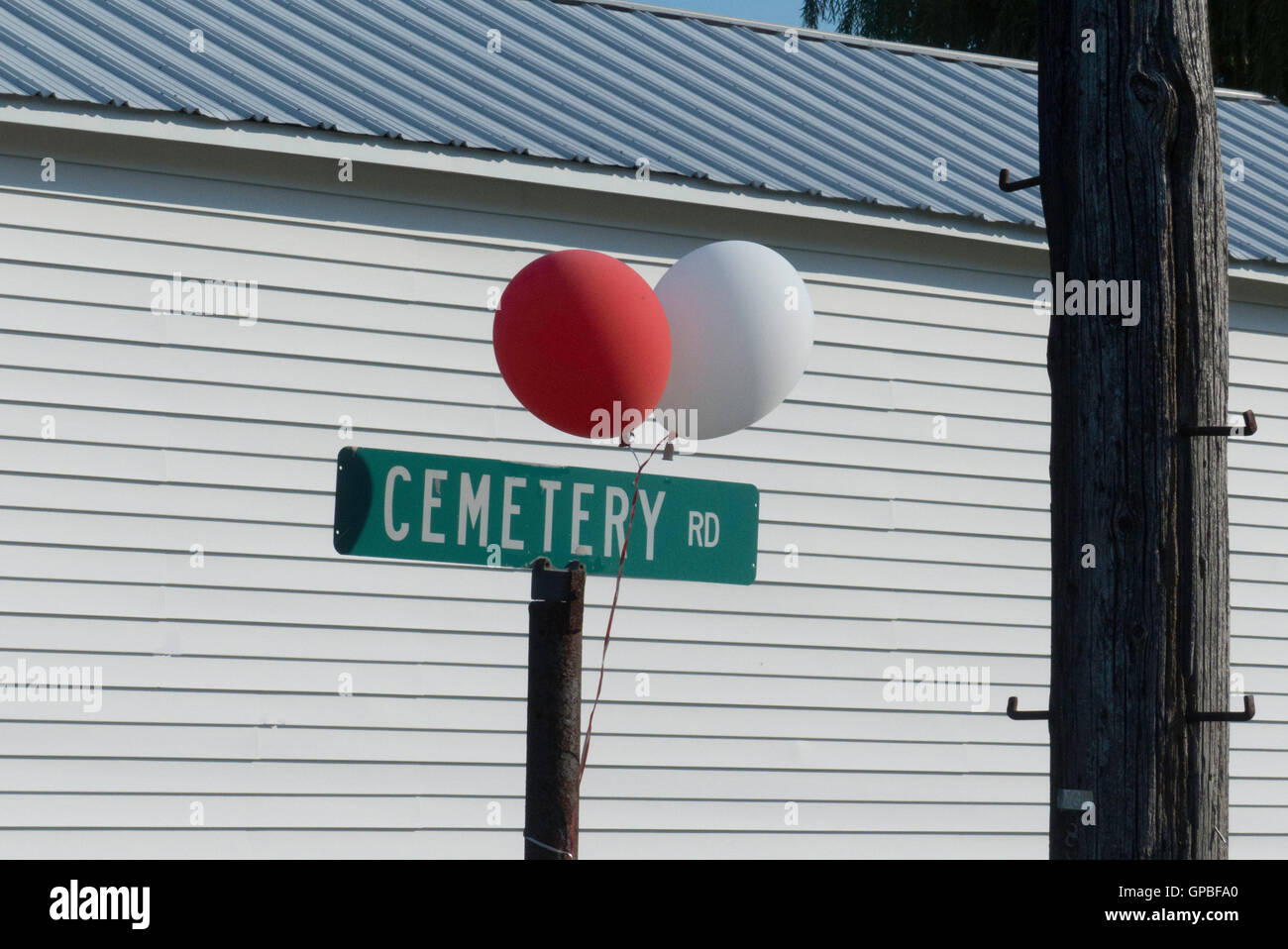 Cemetery road sign hi-res stock photography and images - Alamy