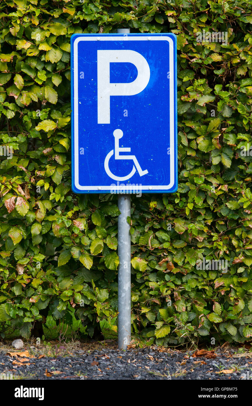 Parking sign for disable people Stock Photo - Alamy