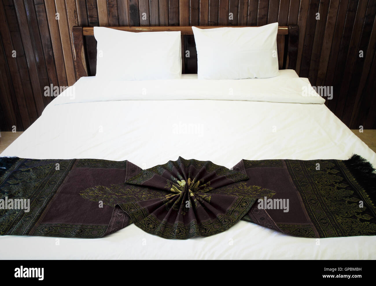 Beautiful double bed in traditional Thai setting Stock Photo - Alamy