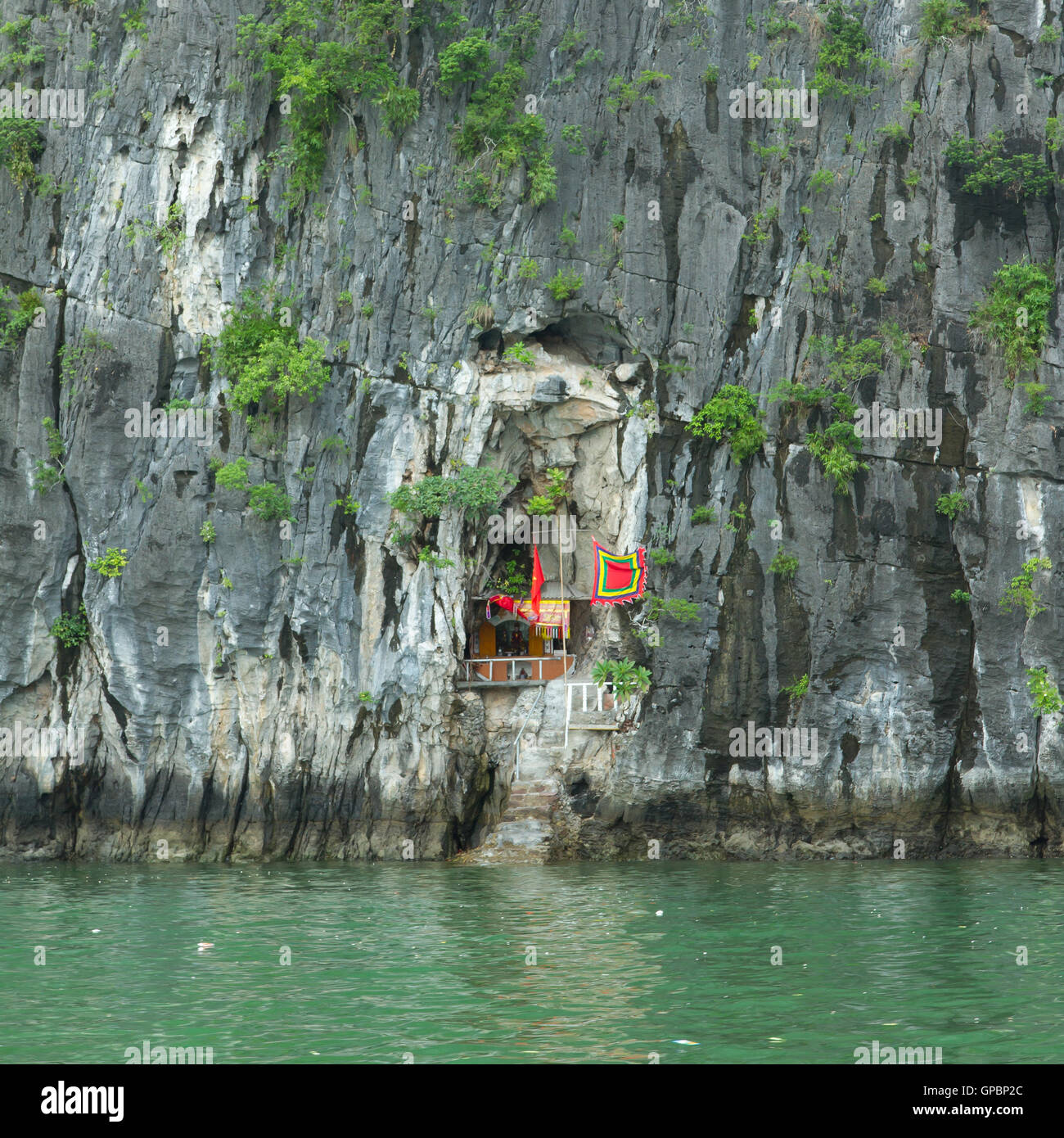 Altar in Vietnam, hidden in the mountain, Ha Long Bay Stock Photo - Alamy