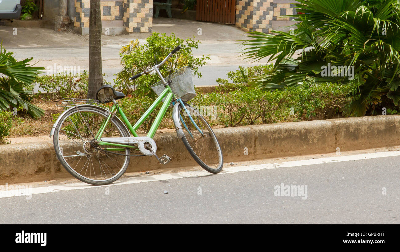 Abandoned bike on the streets Stock Photo - Alamy