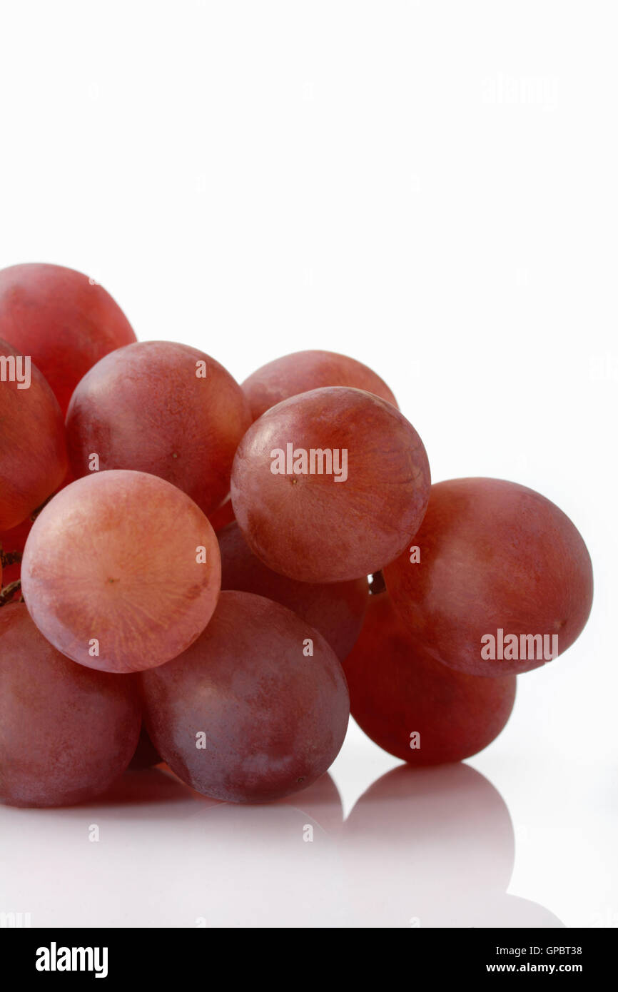 Red Grapes heap Stock Photo - Alamy