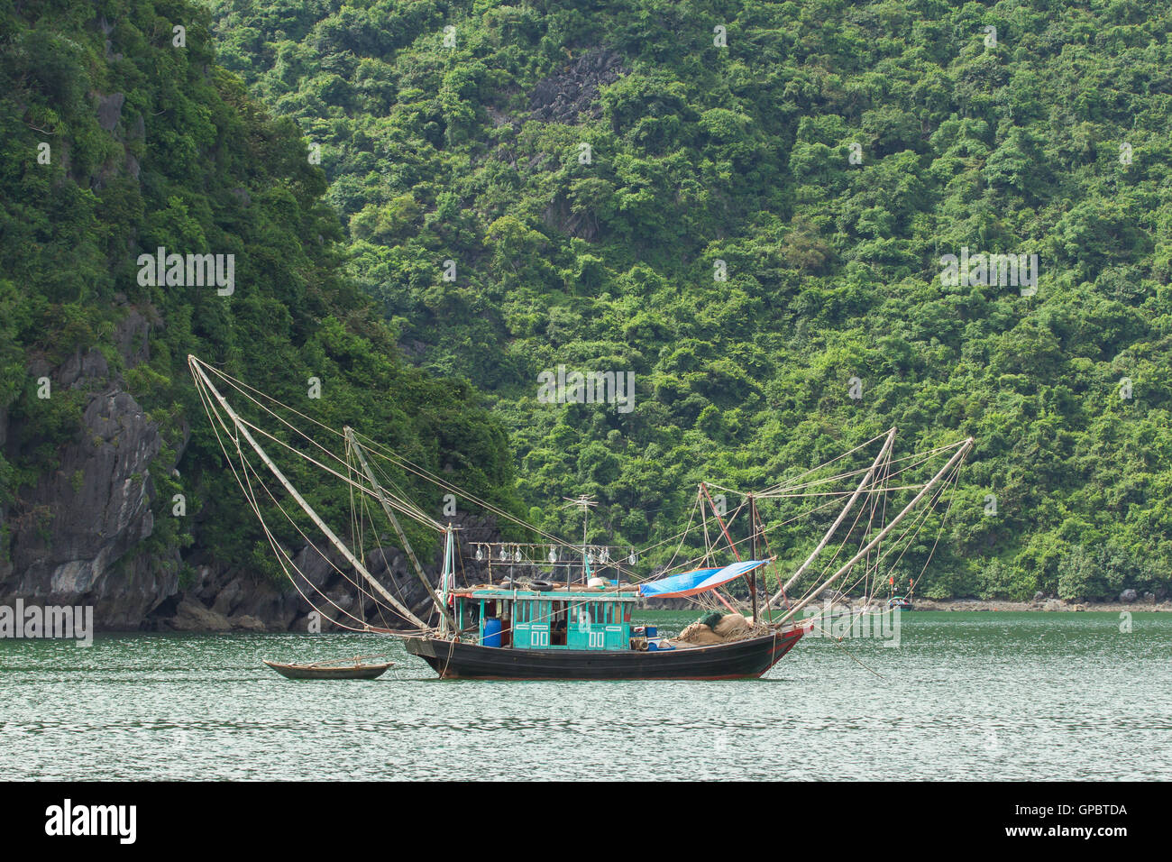 Fishing boat in the Ha Long Bay Stock Photo - Alamy