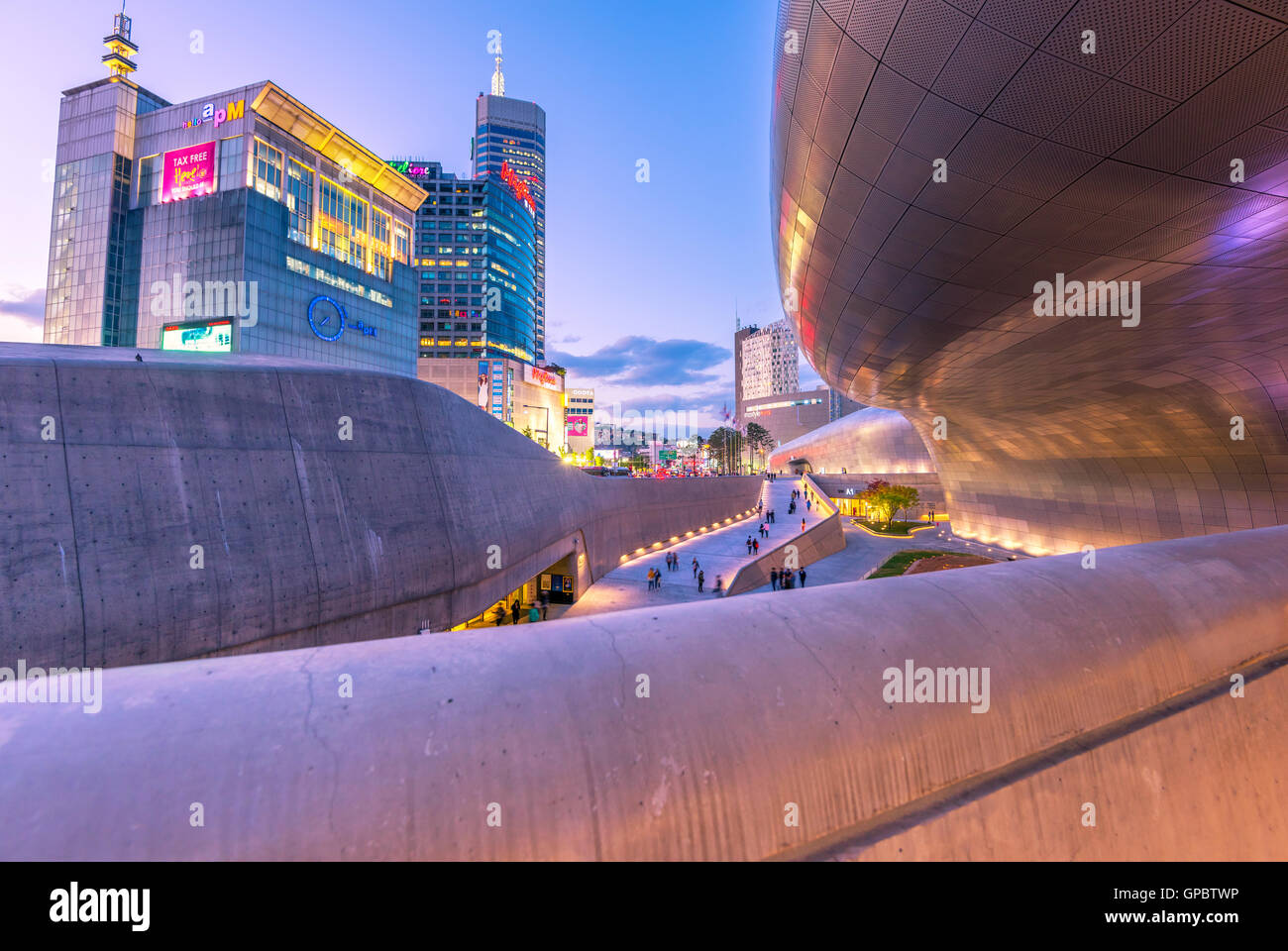 Dongdaemun design plaza winter hi-res stock photography and images - Alamy