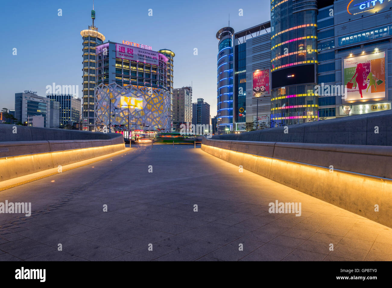 Dongdaemun design plaza winter hi-res stock photography and images - Alamy