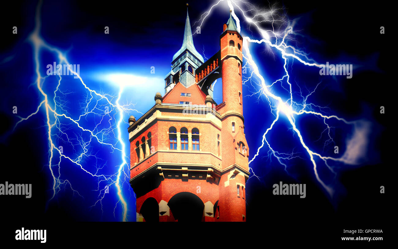 Spooky old castle hi-res stock photography and images - Alamy