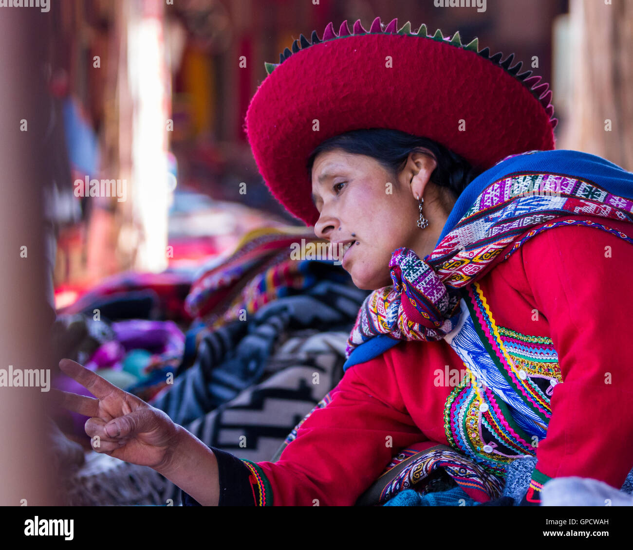 Chinchero weavers hi-res stock photography and images - Alamy