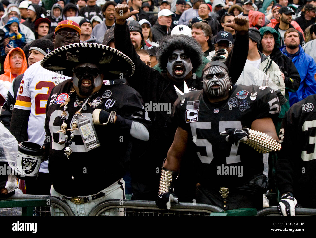 Oakland raiders fans hi-res stock photography and images - Alamy