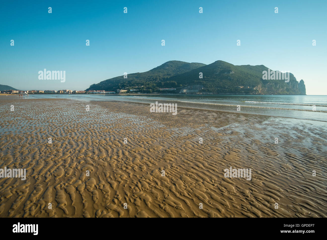 Northern Spanish Laredo resort beach at low tide Stock Photo - Alamy