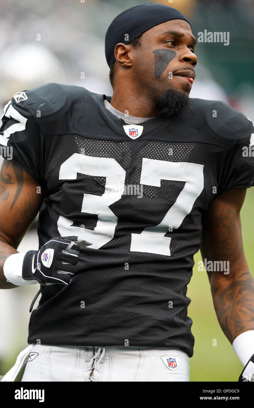 Oakland raiders cornerback hi-res stock photography and images - Alamy
