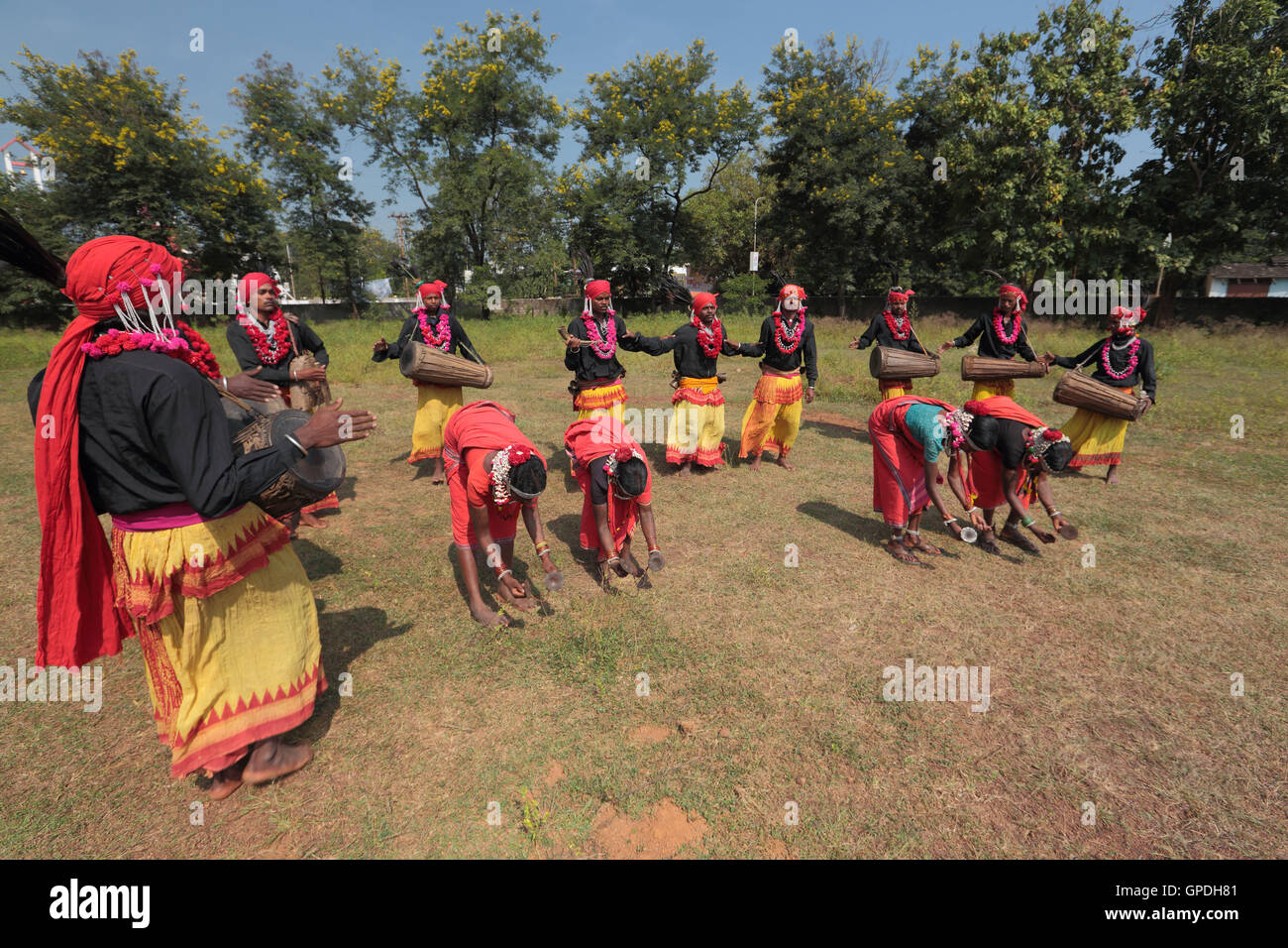 Chhattisgarh tribe dance hi-res stock photography and images - Alamy