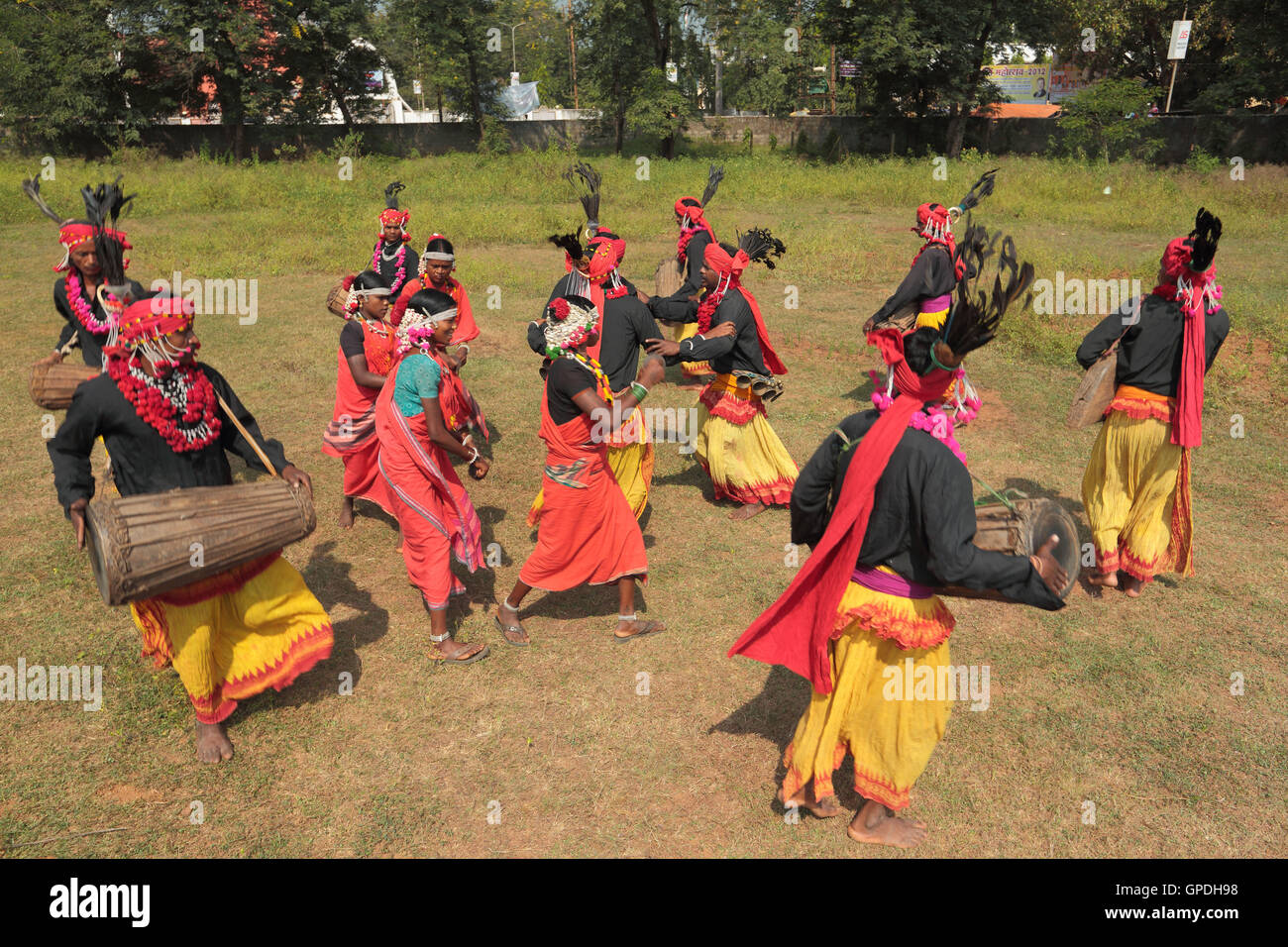 Chhattisgarh tribe dance hi-res stock photography and images - Alamy