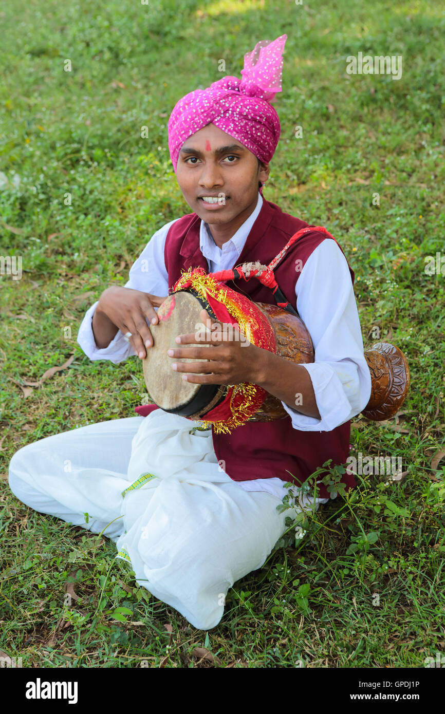Tribal musician playing folk music, Jagdalpur, Bastar, Chhattisgarh ...