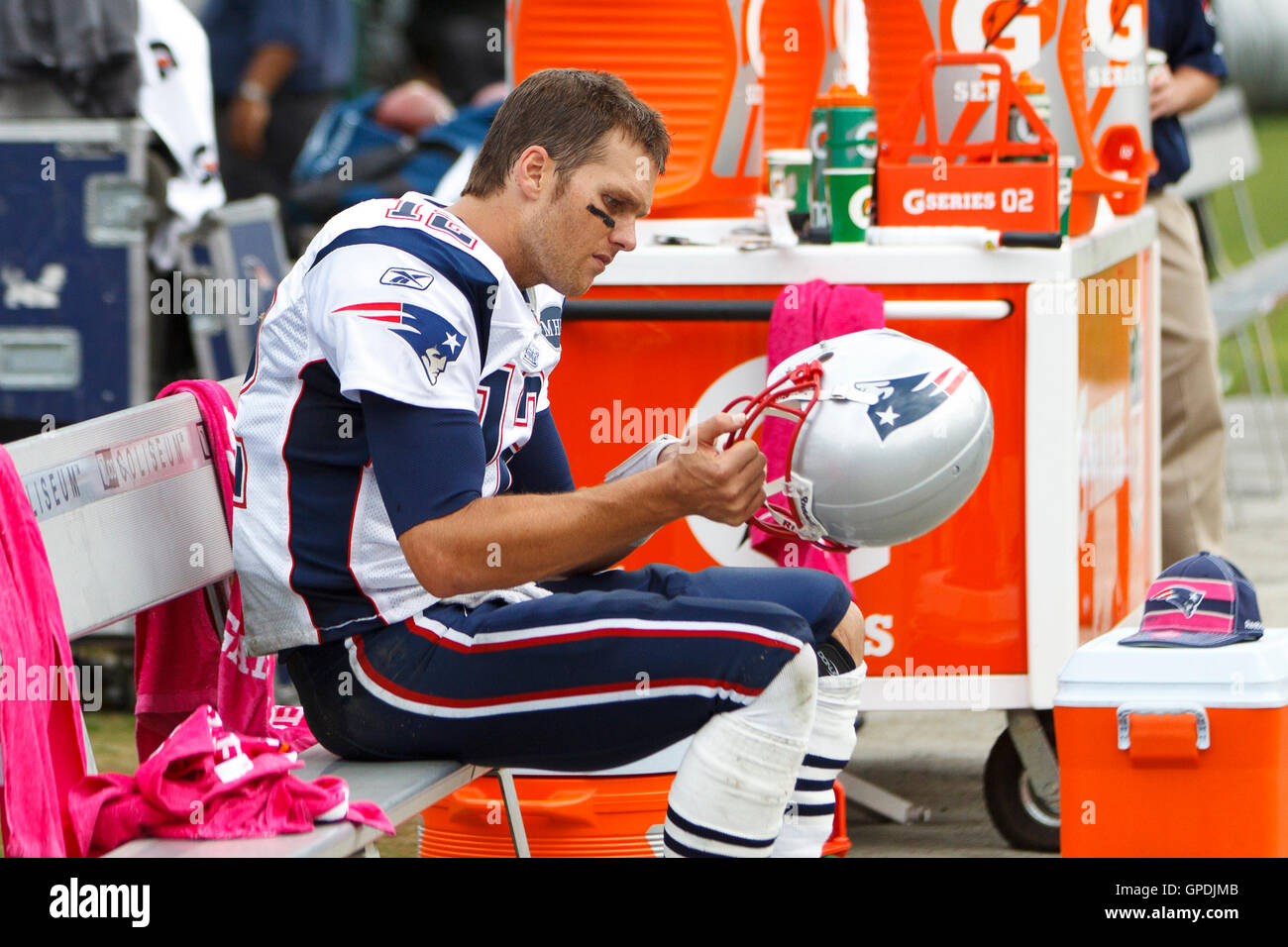 American football player on bench hi-res stock photography and images ...